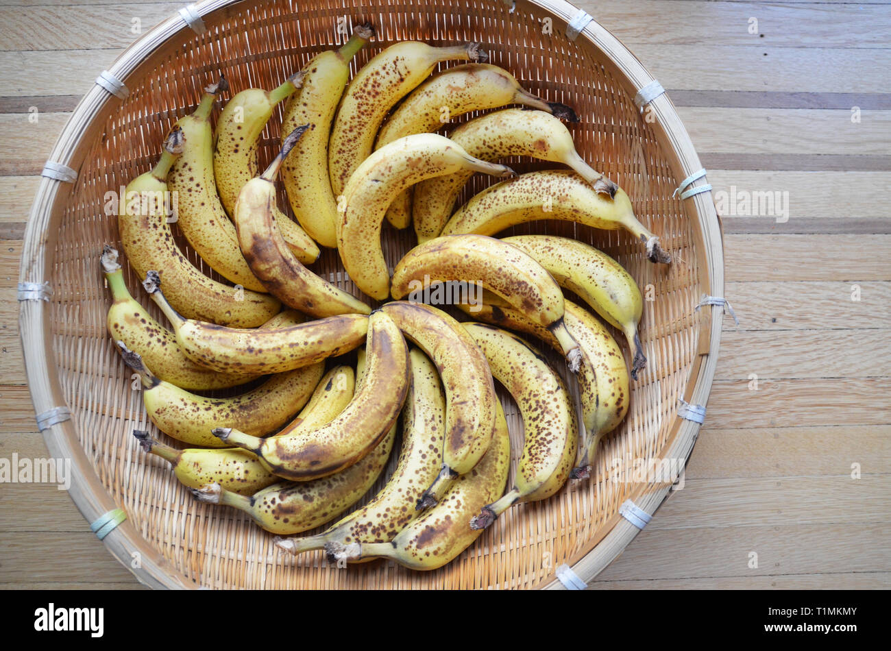 Ripe spotty bananas Stock Photo - Alamy