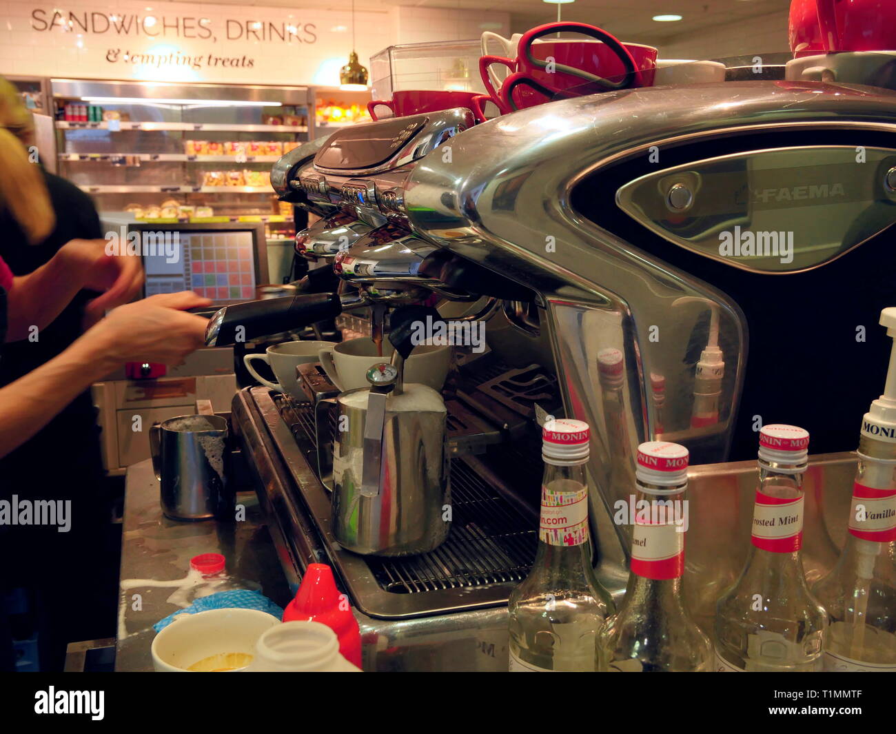 Cafe dpartment store hi-res stock photography and images - Alamy