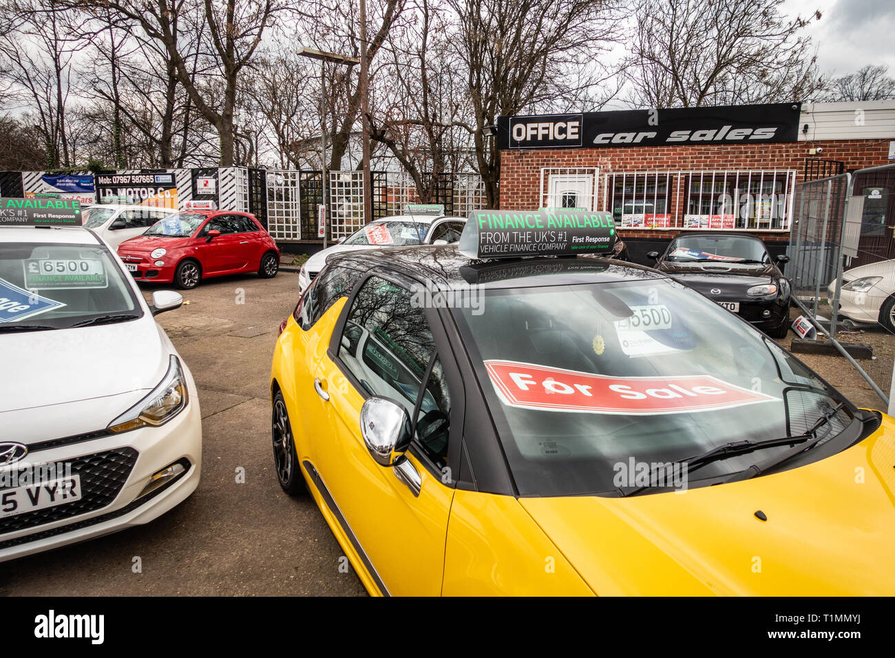 Road side sales hi-res stock photography and images - Alamy