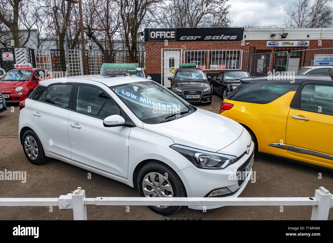 Secondhand cars for sale on forecourt hi-res stock photography and ...