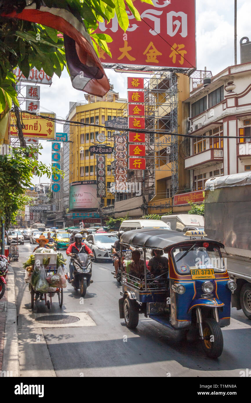 Cars motorbikes on main hi-res stock photography and images - Alamy