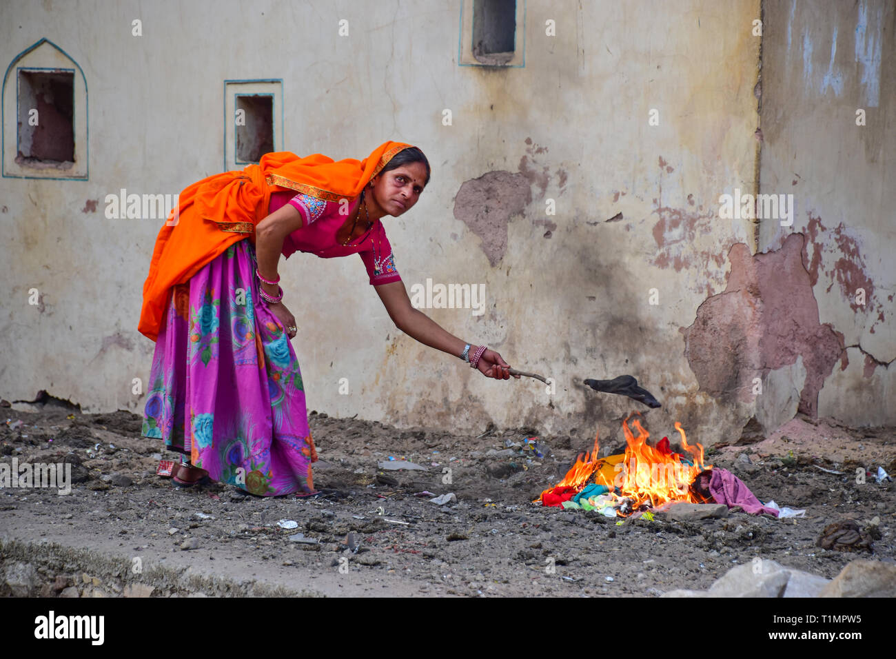 Tradition fire sacred hi-res stock photography and images - Alamy