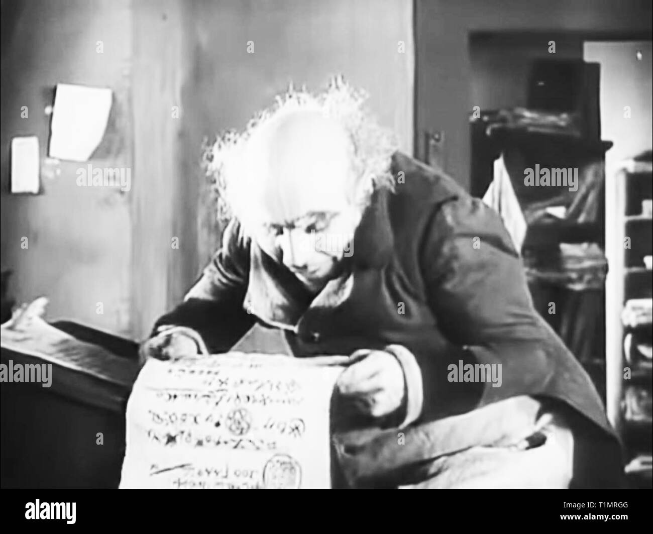 Nosferatu german film 1922 vintage screenshot Stock Photo - Alamy