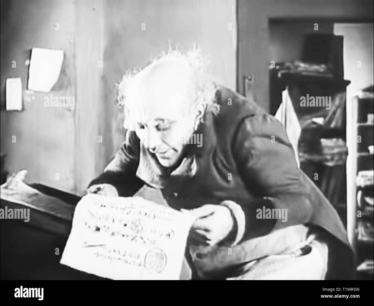 Nosferatu german film 1922 vintage screenshot Stock Photo - Alamy