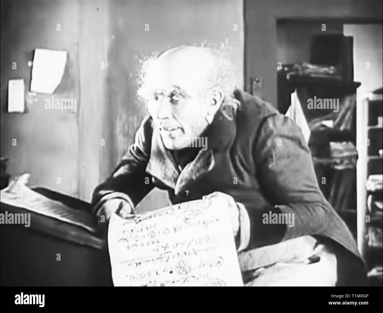 Nosferatu german film 1922 vintage screenshot Stock Photo - Alamy