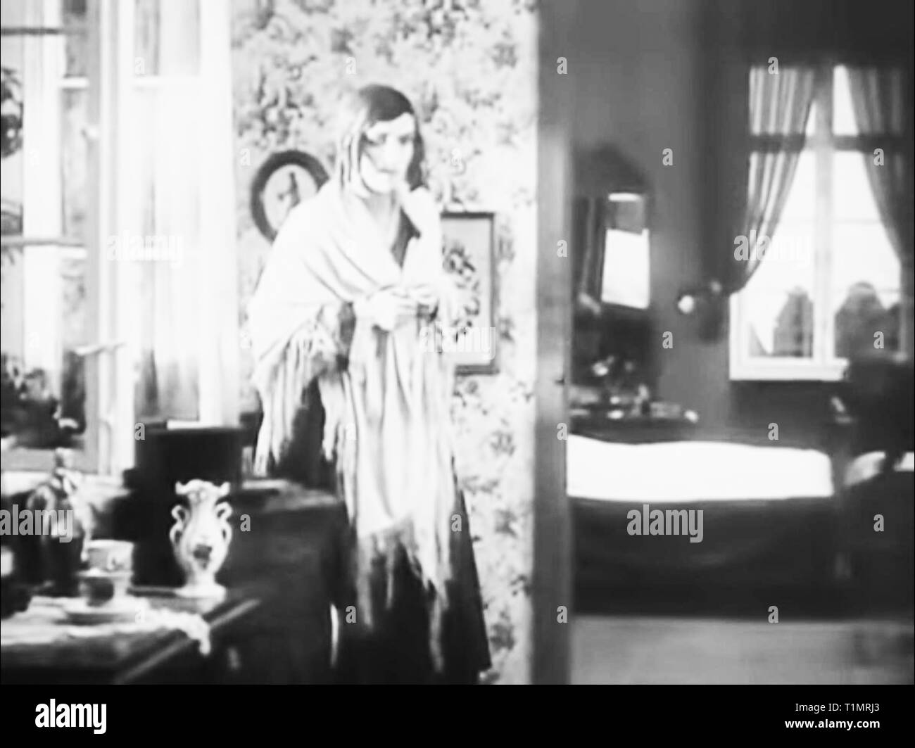 Nosferatu german film 1922 vintage screenshot Stock Photo - Alamy