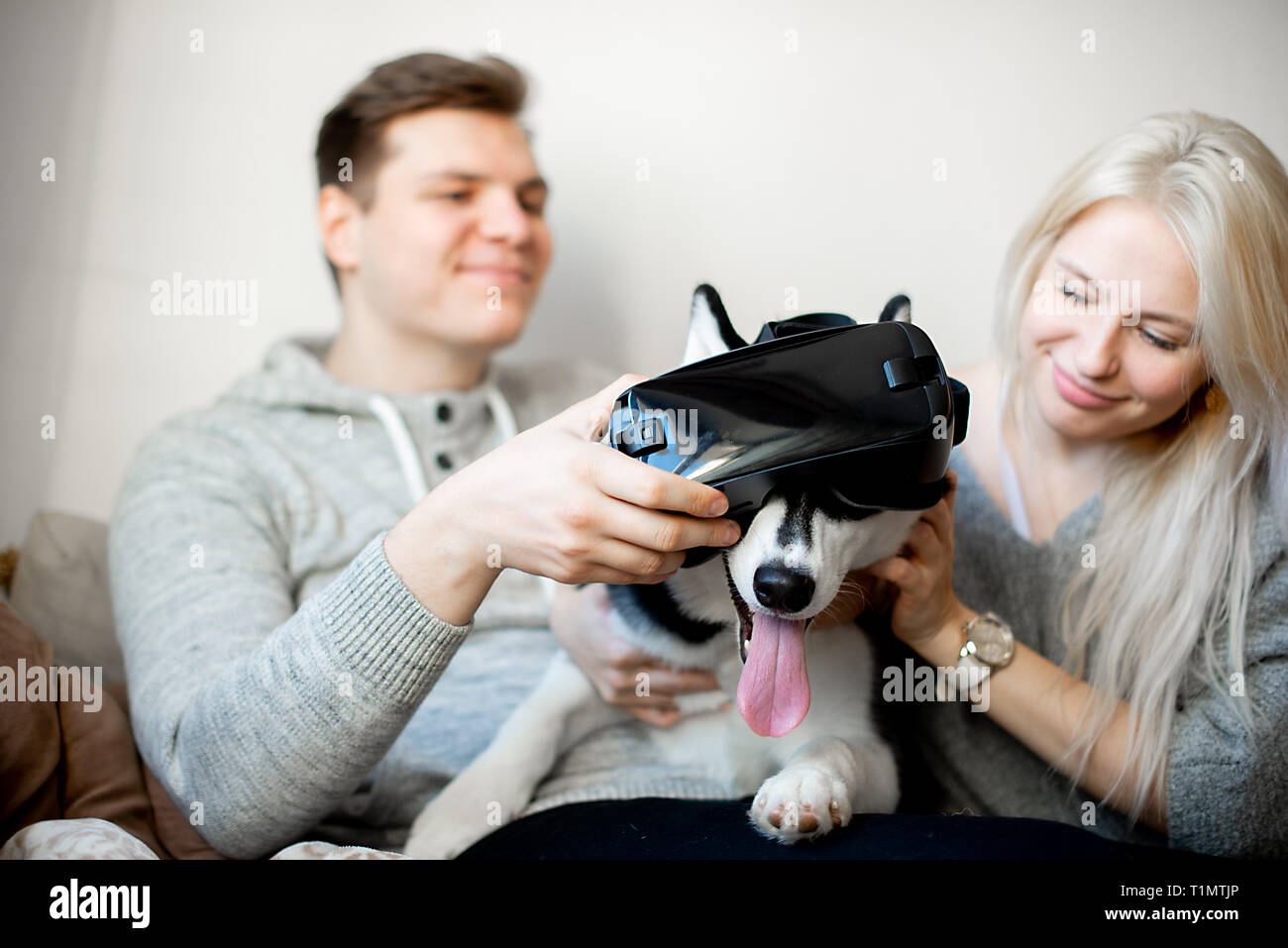 Black couple in virtual hi-res stock photography and images - Alamy