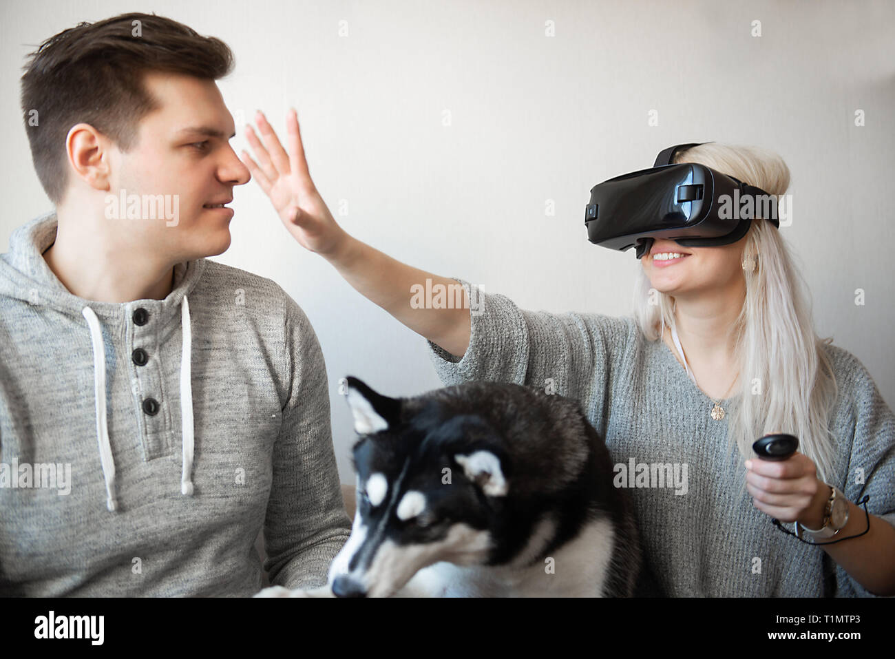 Black couple in virtual hi-res stock photography and images - Alamy