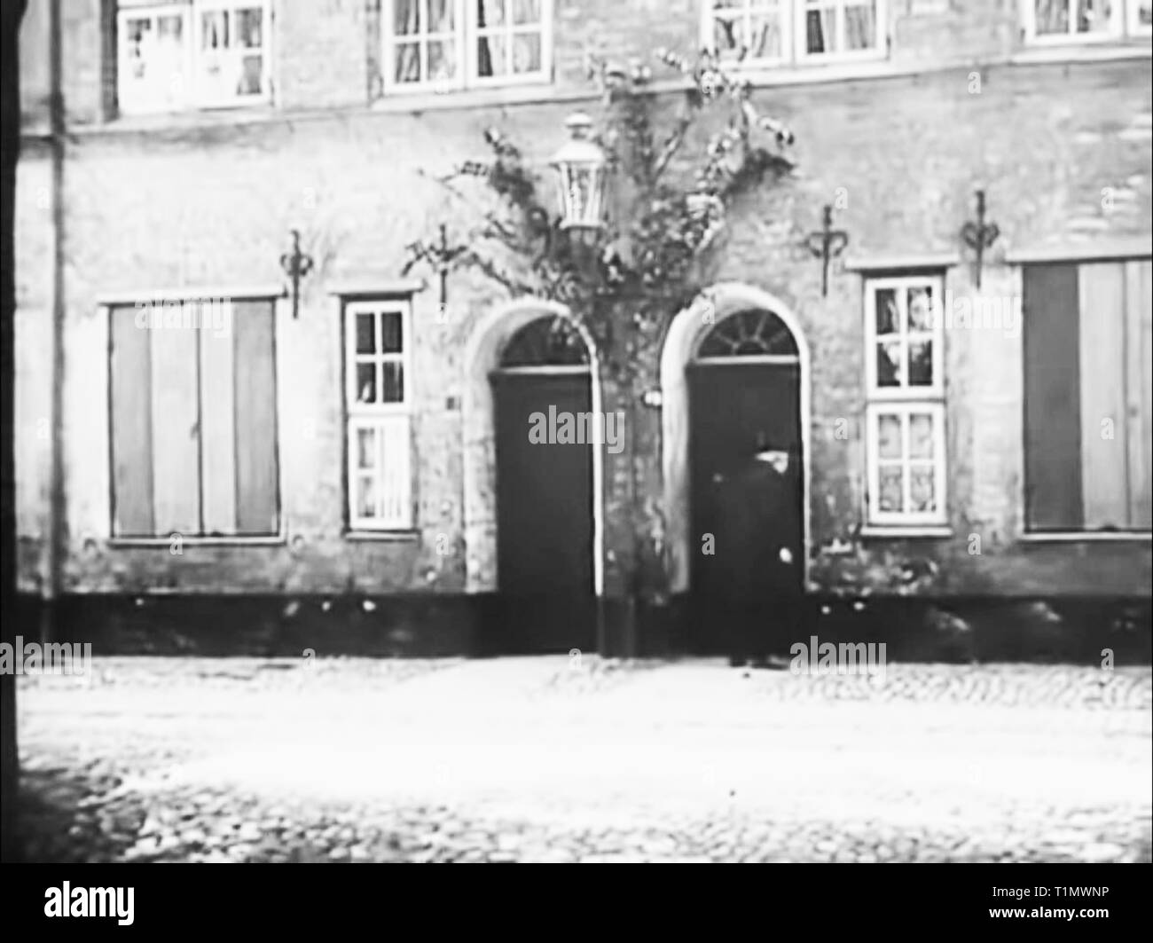 Nosferatu german film 1922 vintage screenshot Stock Photo - Alamy