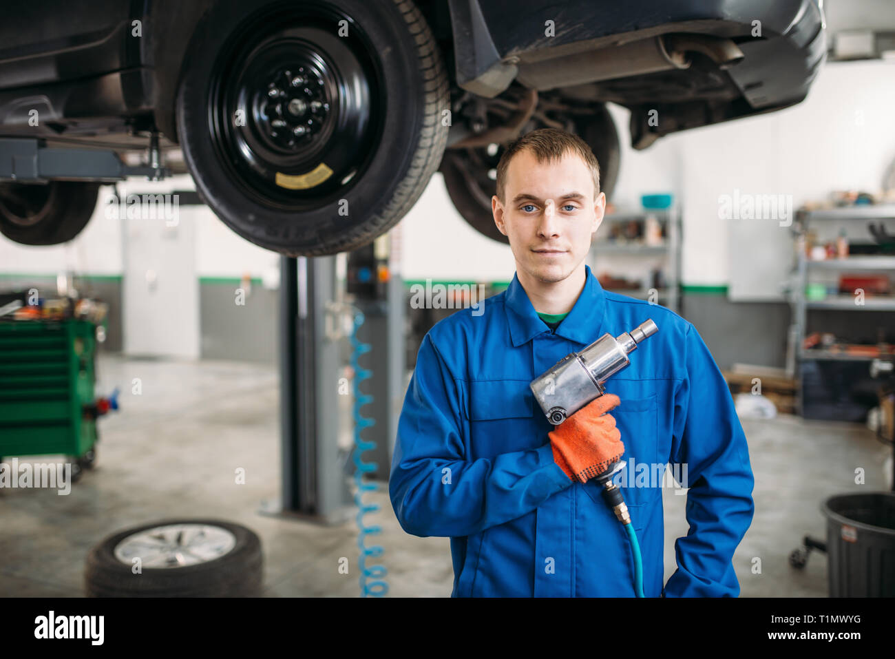 Person lift car engine hi-res stock photography and images - Alamy