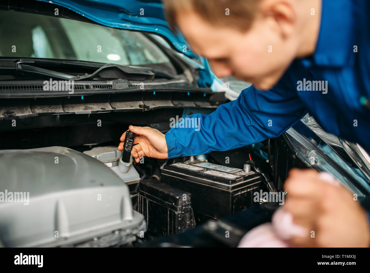 Fluid level hi-res stock photography and images - Alamy