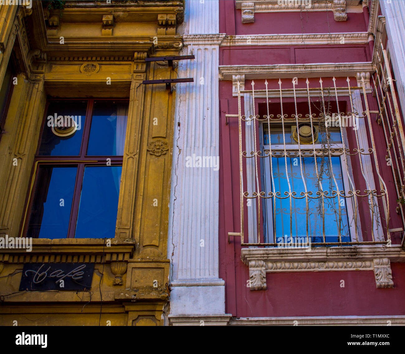 Neighboring outdoor residence hi-res stock photography and images - Alamy