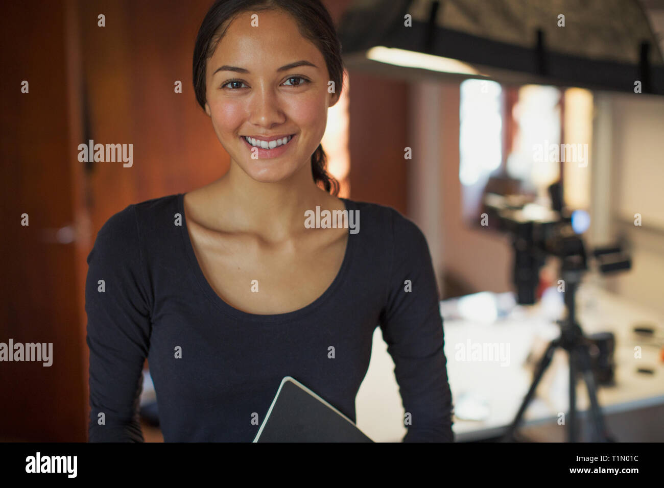 Studio portrait woman front hi-res stock photography and images - Alamy