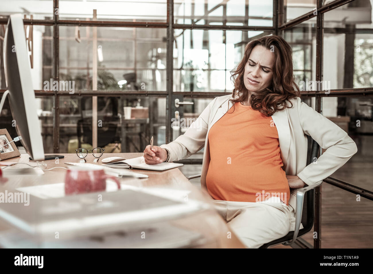 Woman uncomfortable chair hi-res stock photography and images - Alamy