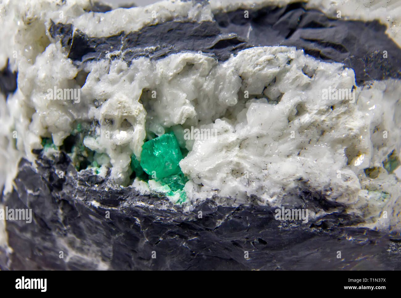Rough emerald hi-res stock photography and images - Alamy