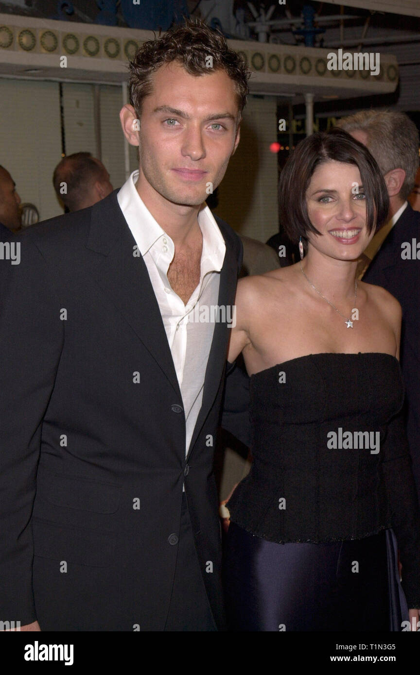LOS ANGELES, CA. December 12, 1999: Actor Jude Law & Actress Girlfriend ...