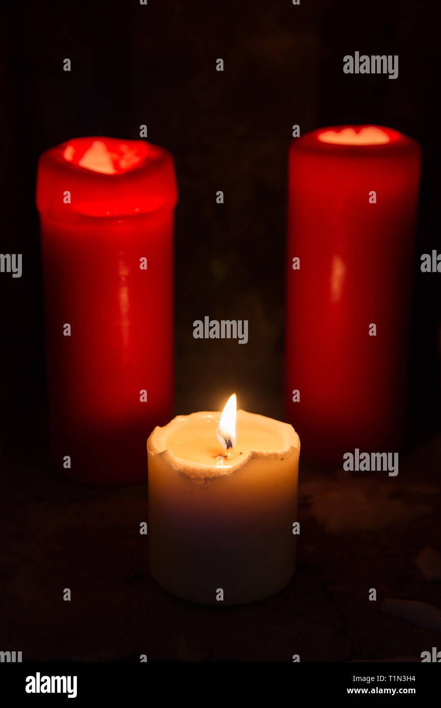 Live candles hi-res stock photography and images - Alamy