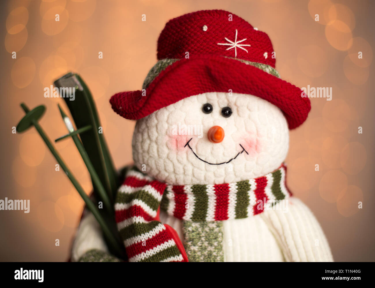 Snowman red hat hi-res stock photography and images - Alamy