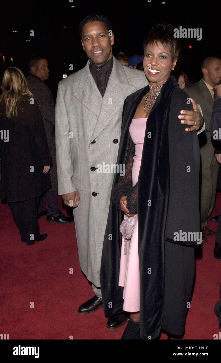 LOS ANGELES, CA. December 14, 1999: Actor Denzel Washington & Wife ...