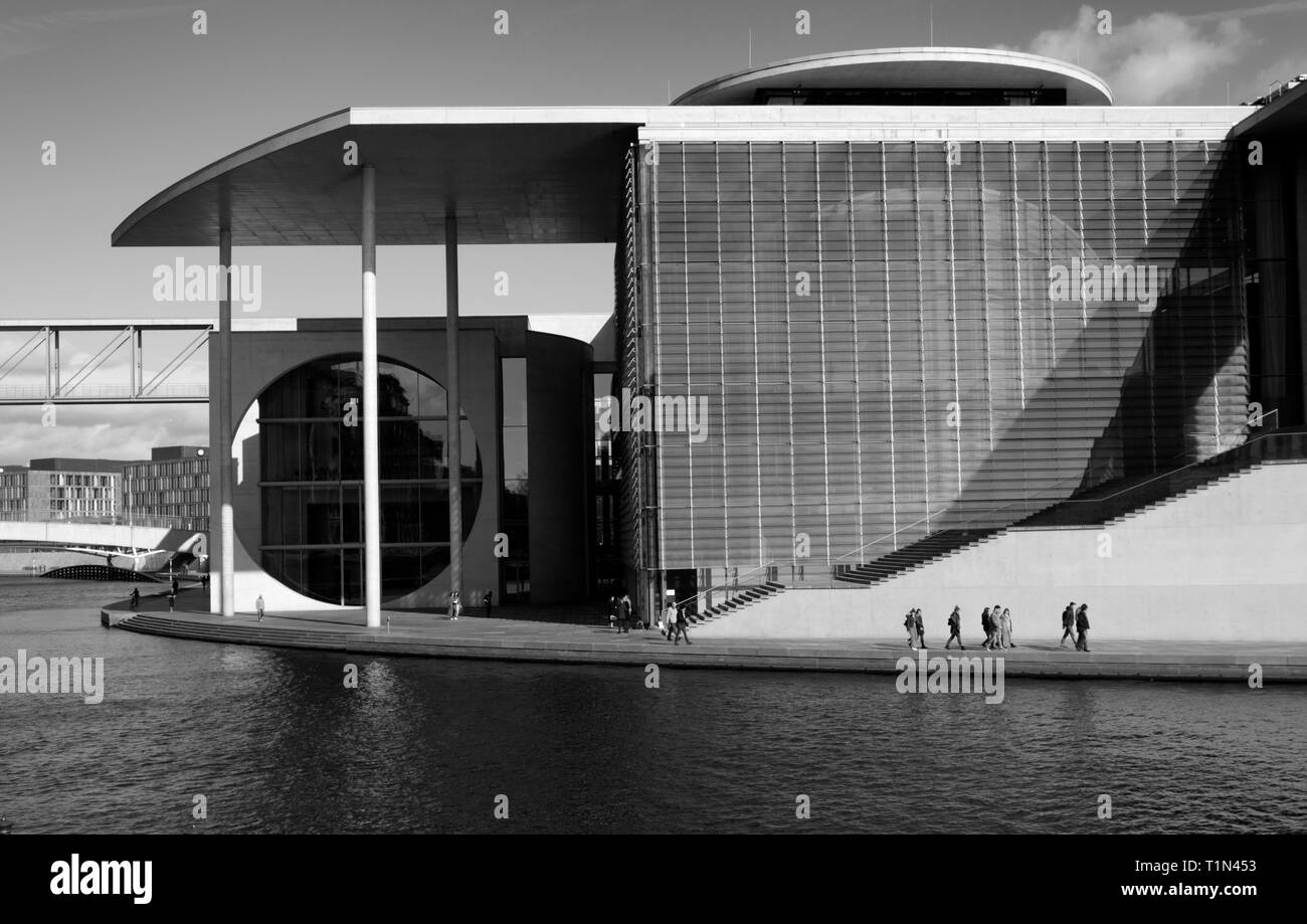 Modern government building hi-res stock photography and images - Alamy