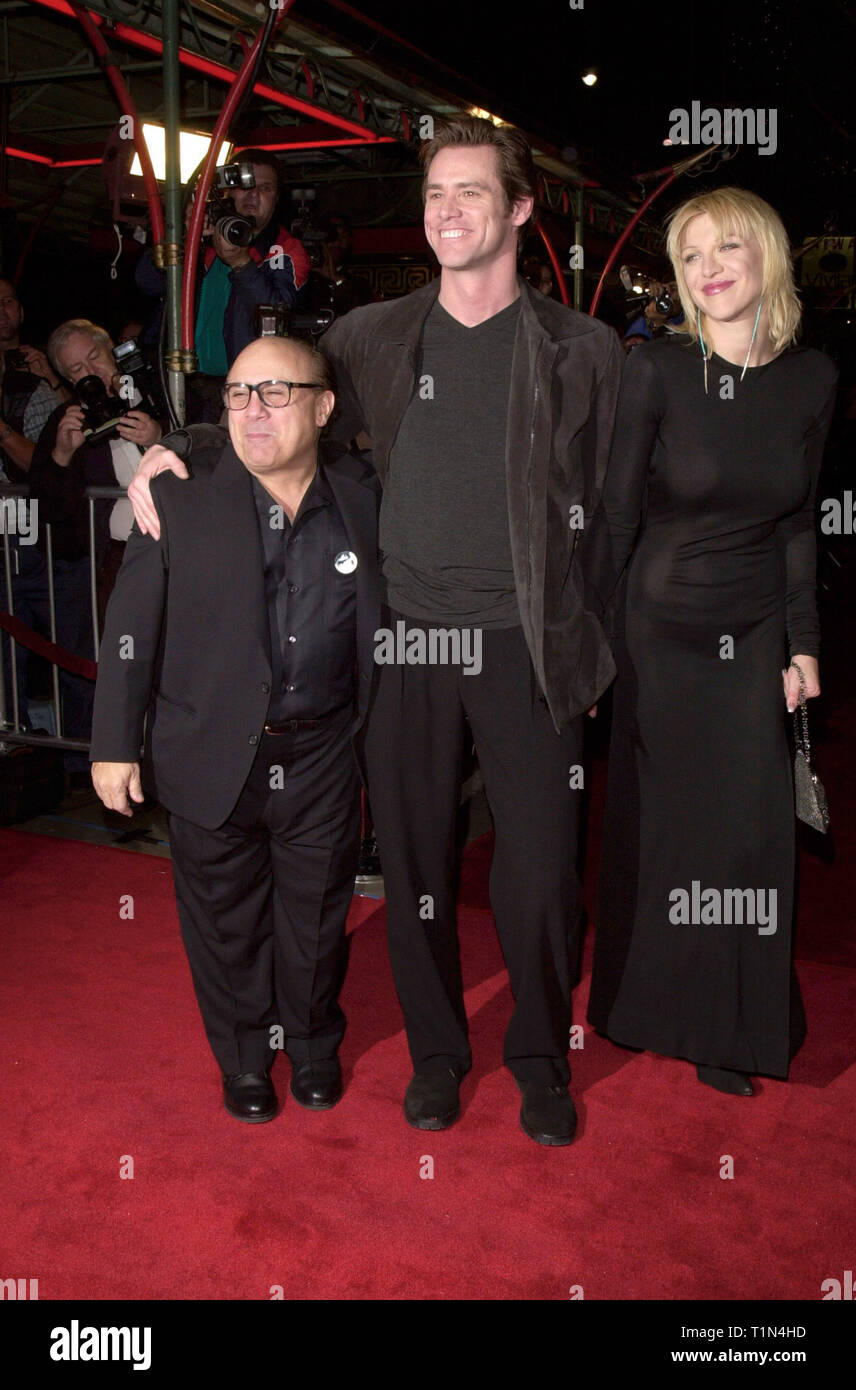 LOS ANGELES, CA. December 20, 1999: Actors Danny Devito (left), Jim ...