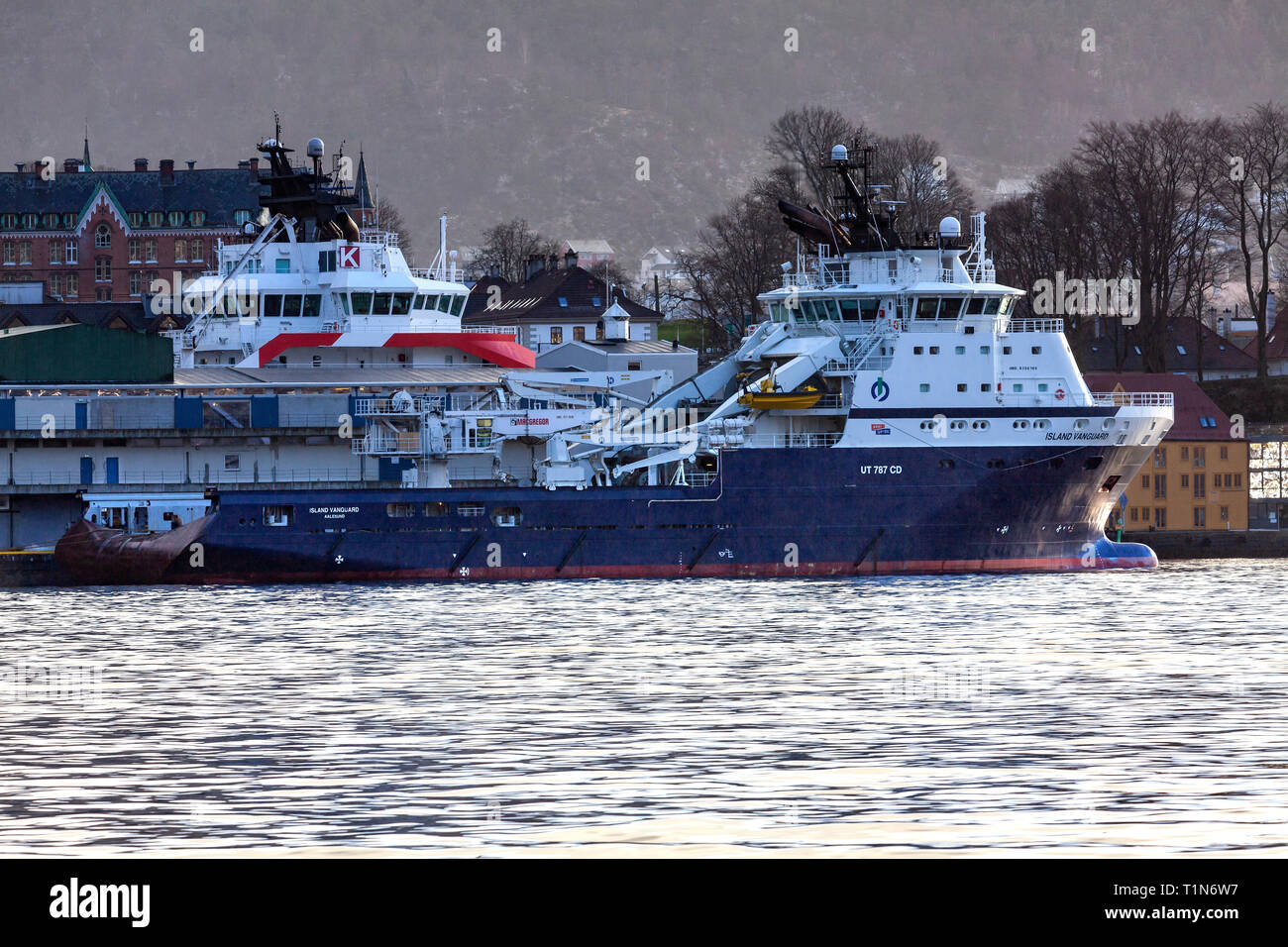 Offshore AHTS subsea installation tug supply vessel Island Vanguard ...