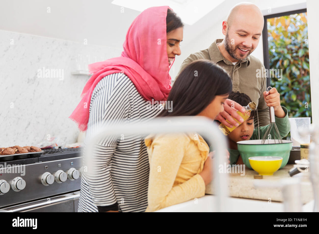 Indian couple cooking kitchen hi-res stock photography and images - Alamy