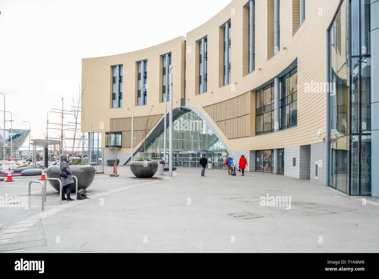 Train station dundee hi-res stock photography and images - Alamy