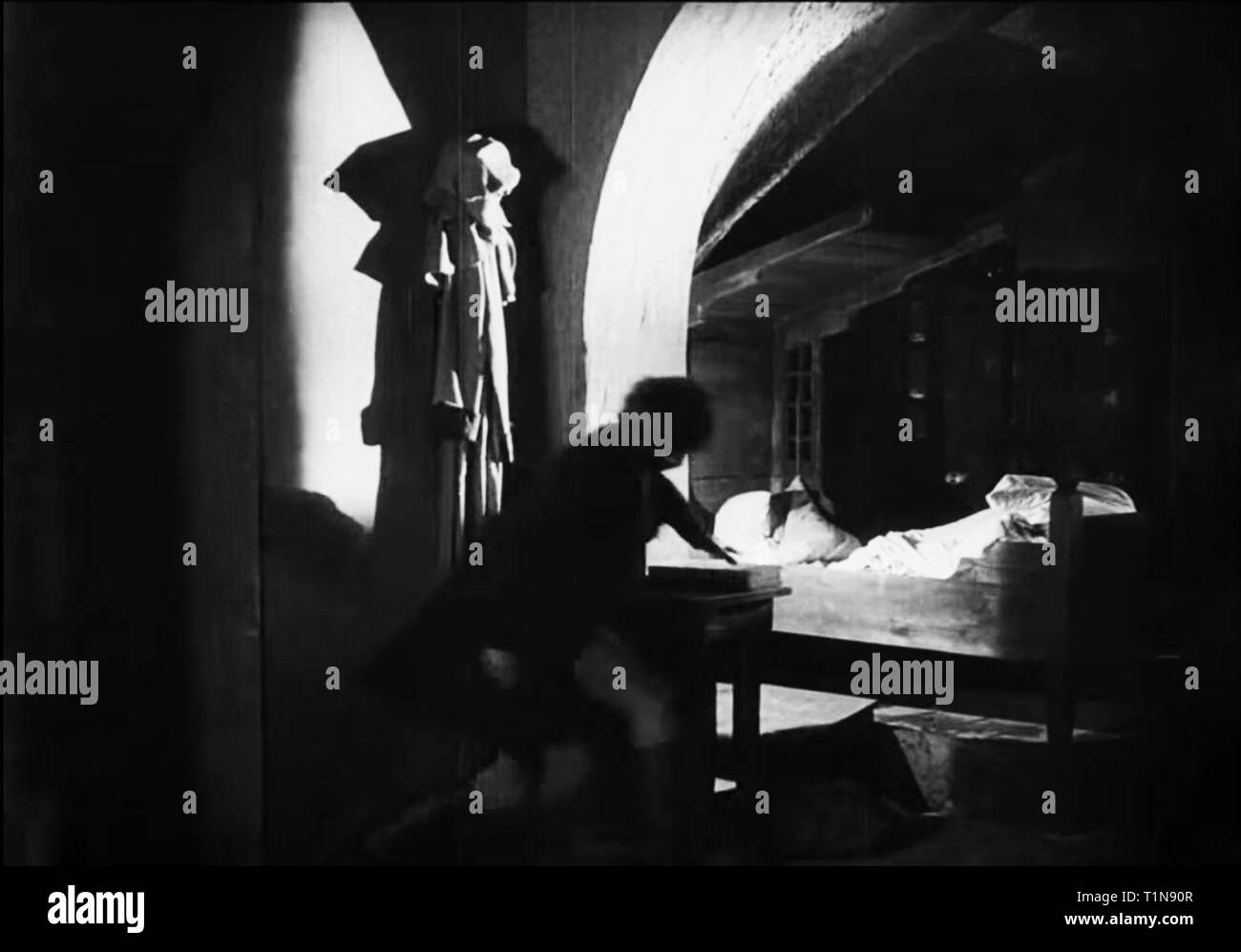 Nosferatu 1922 vintage movie screen Stock Photo - Alamy