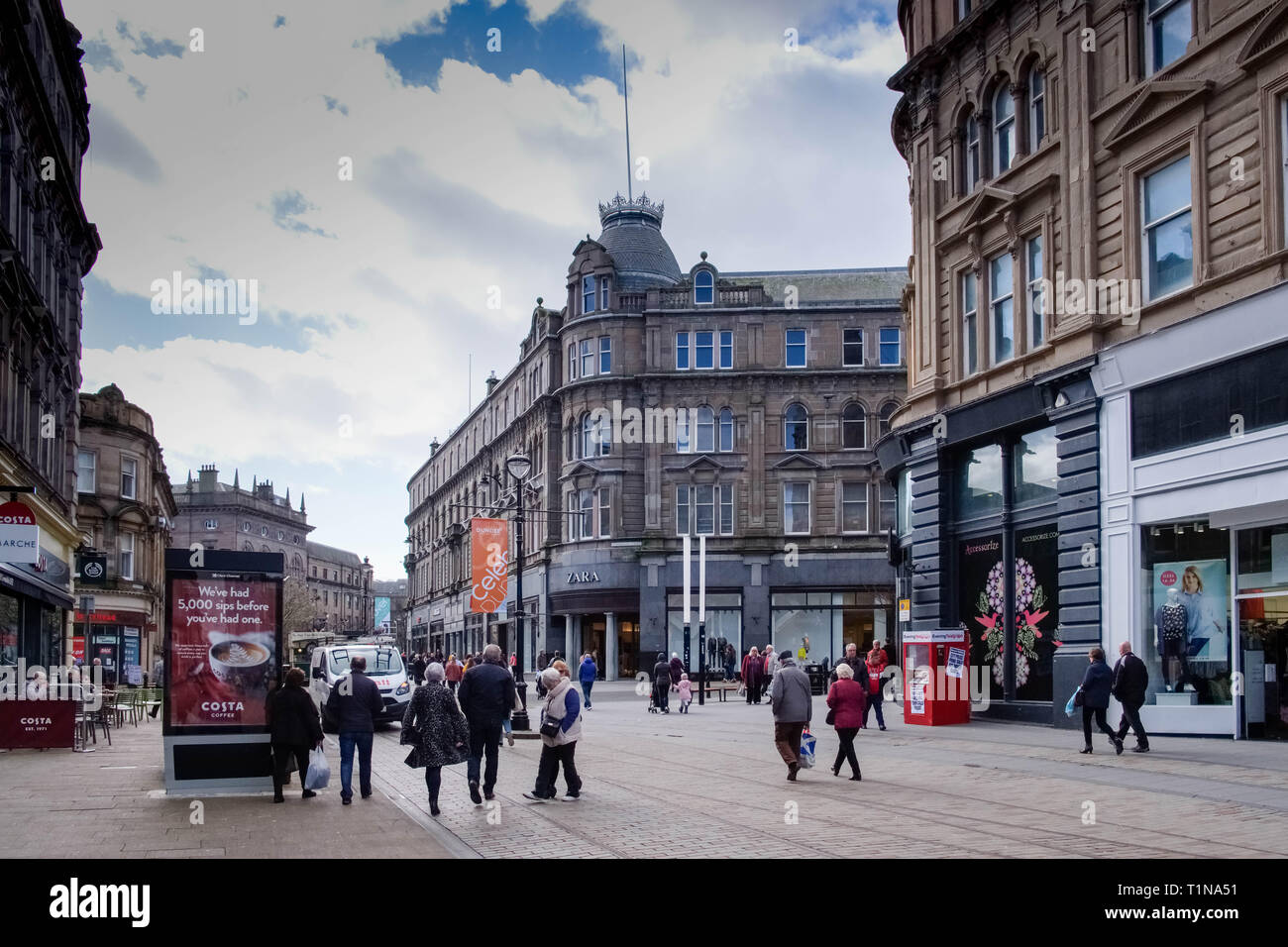 Empty shop in dundee hi-res stock photography and images - Alamy