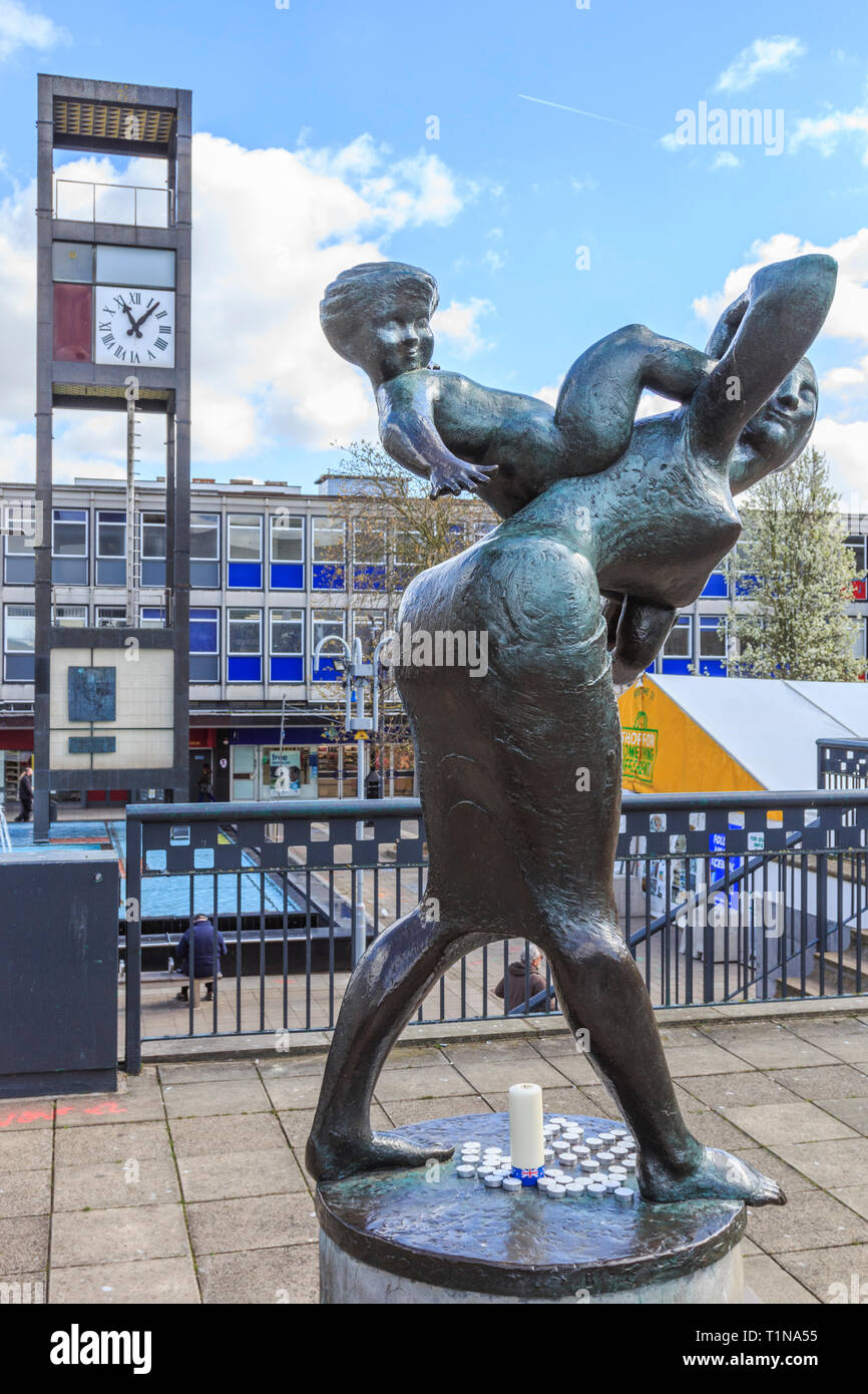 Stevenage town square] hi-res stock photography and images - Alamy