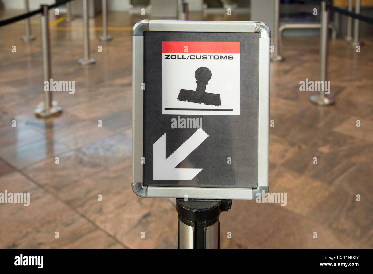 Bilingual customs control sign at international airport Stock Photo - Alamy