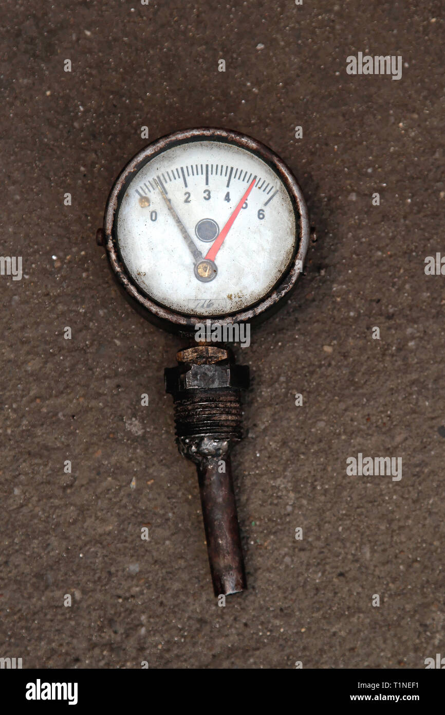 Old Rusty Gauge Scale for Measuring Pressure Stock Photo - Alamy