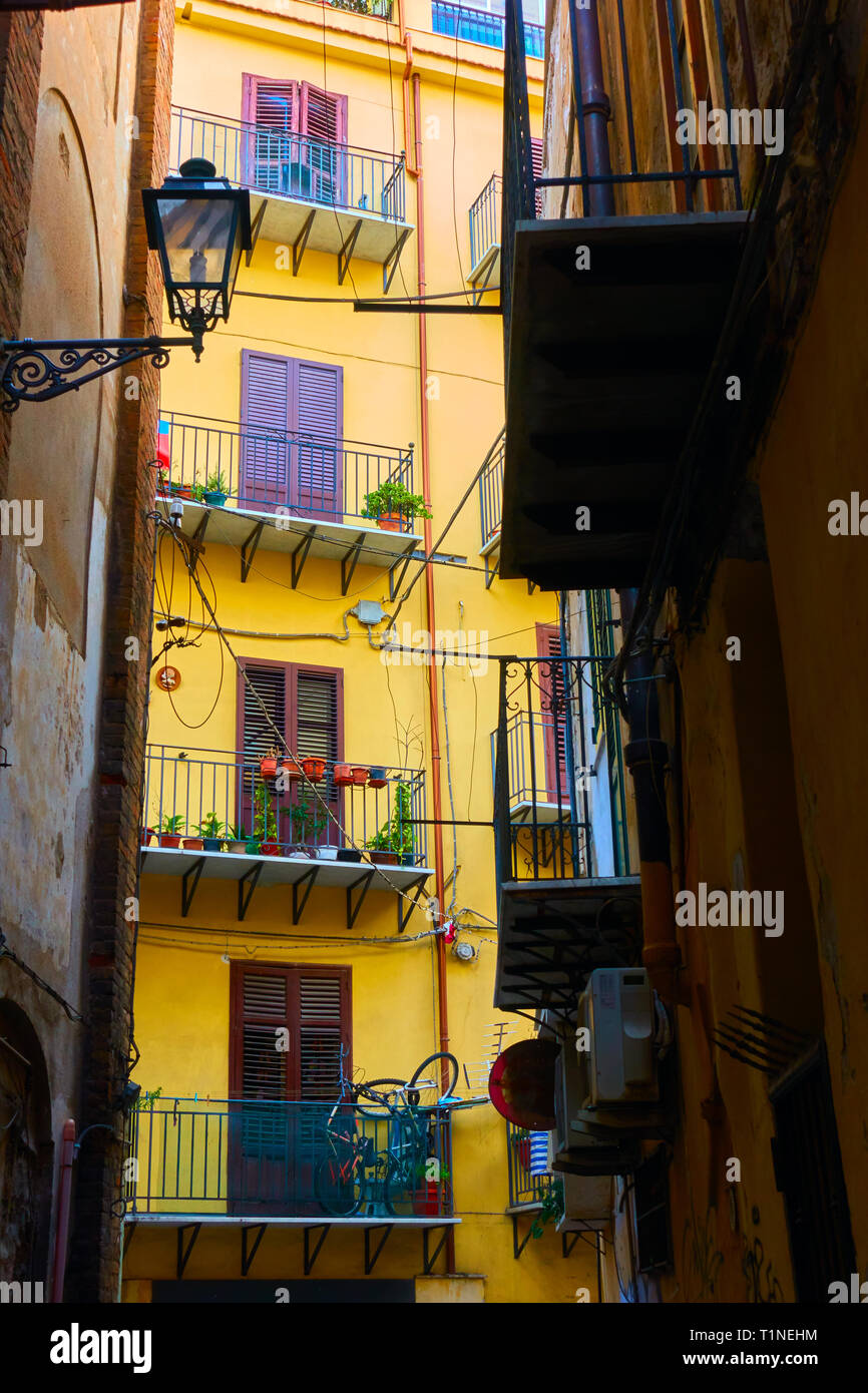 Palermo street view hi-res stock photography and images - Alamy