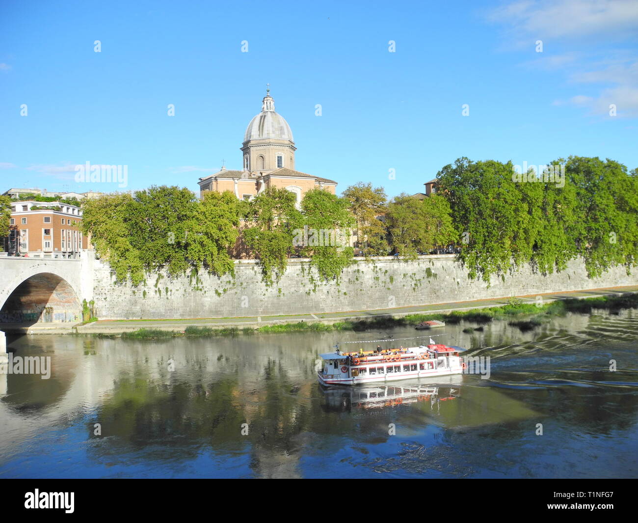 Tiber river walk hi-res stock photography and images - Alamy