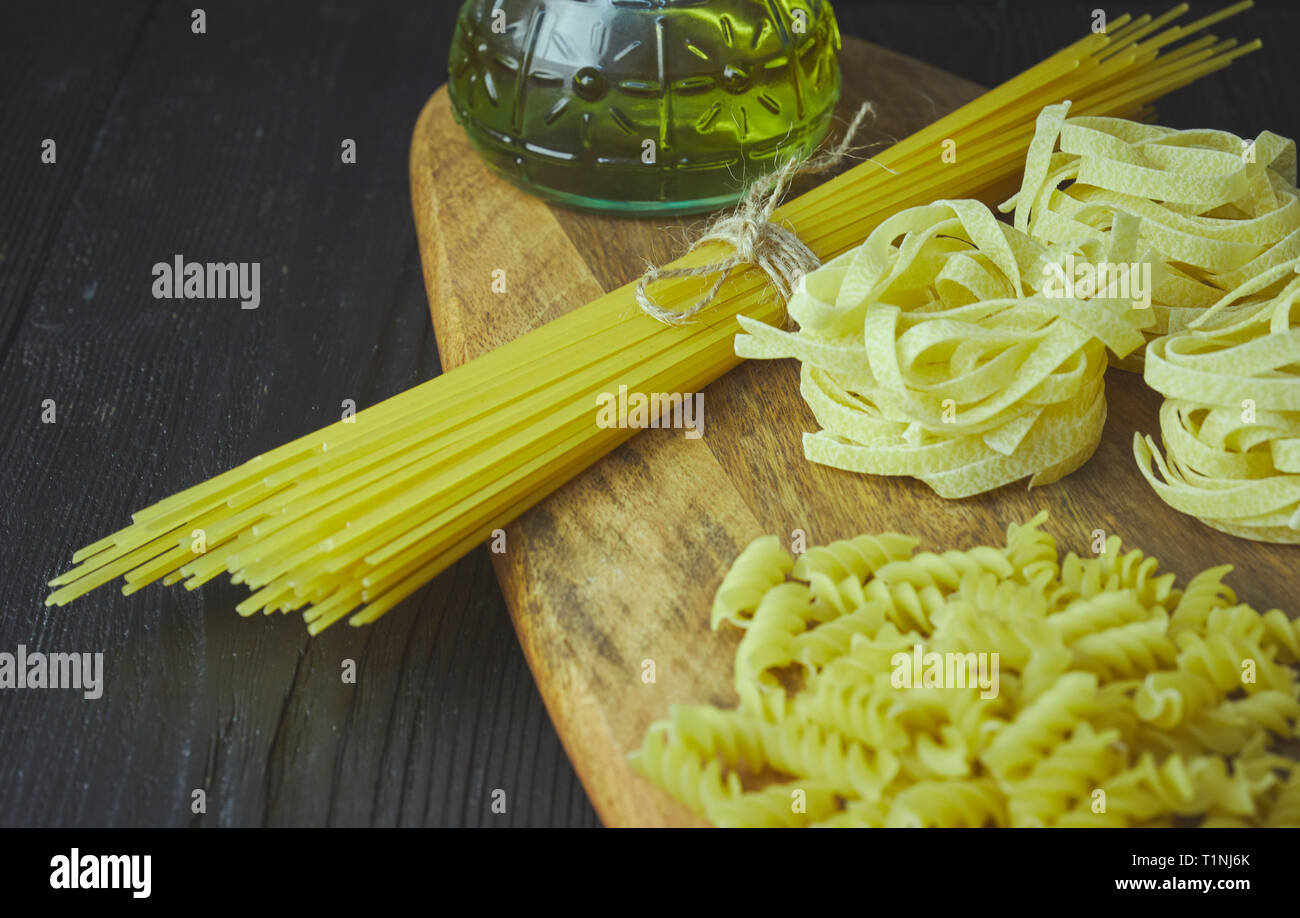 Set of raw pasta frame. Uncooked spaghetti, fusilli, fettuccine on a ...
