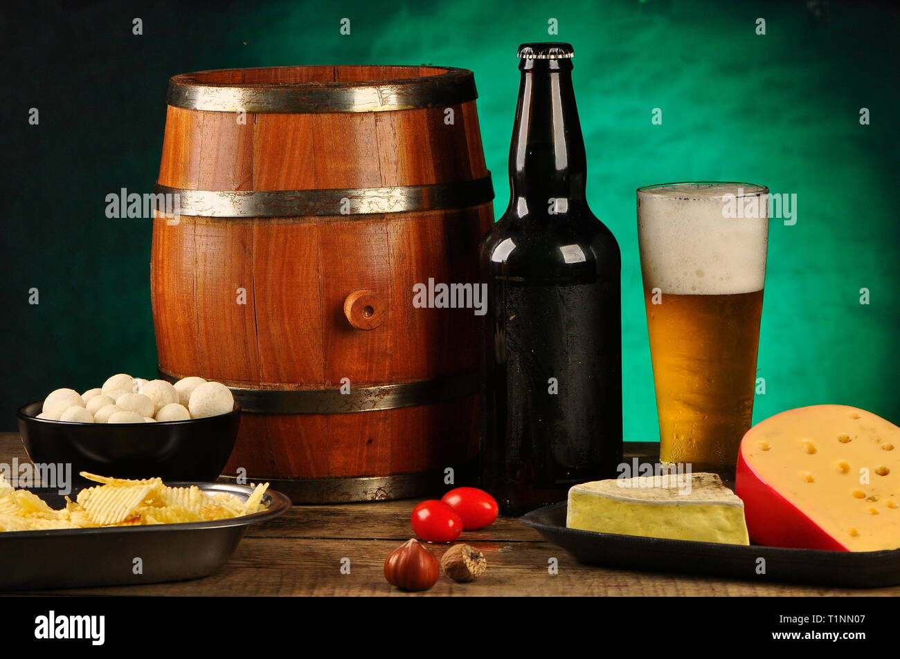Beer party food hi-res stock photography and images - Alamy