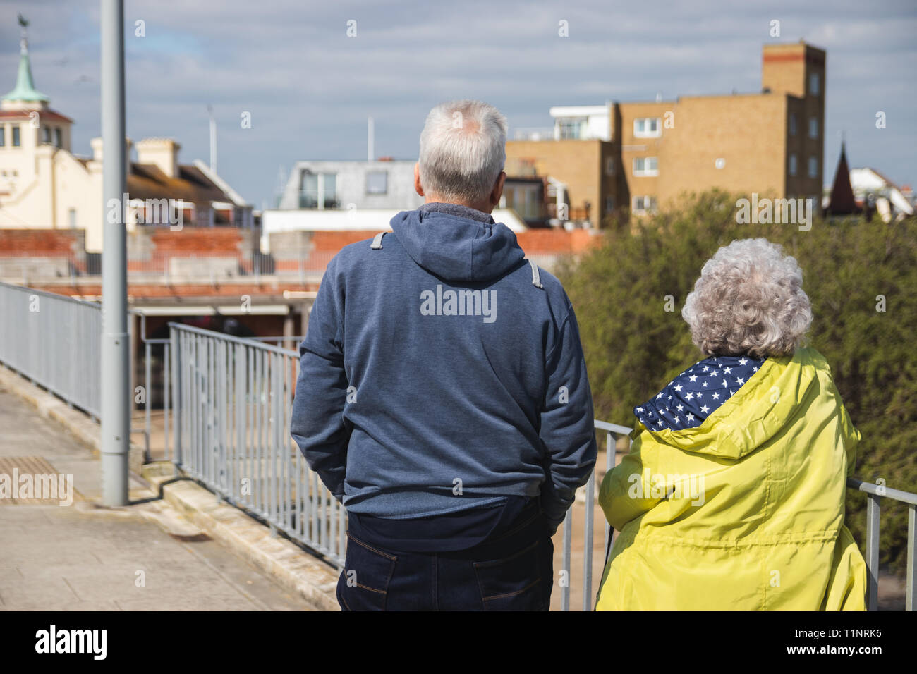 Old couples hi-res stock photography and images - Alamy