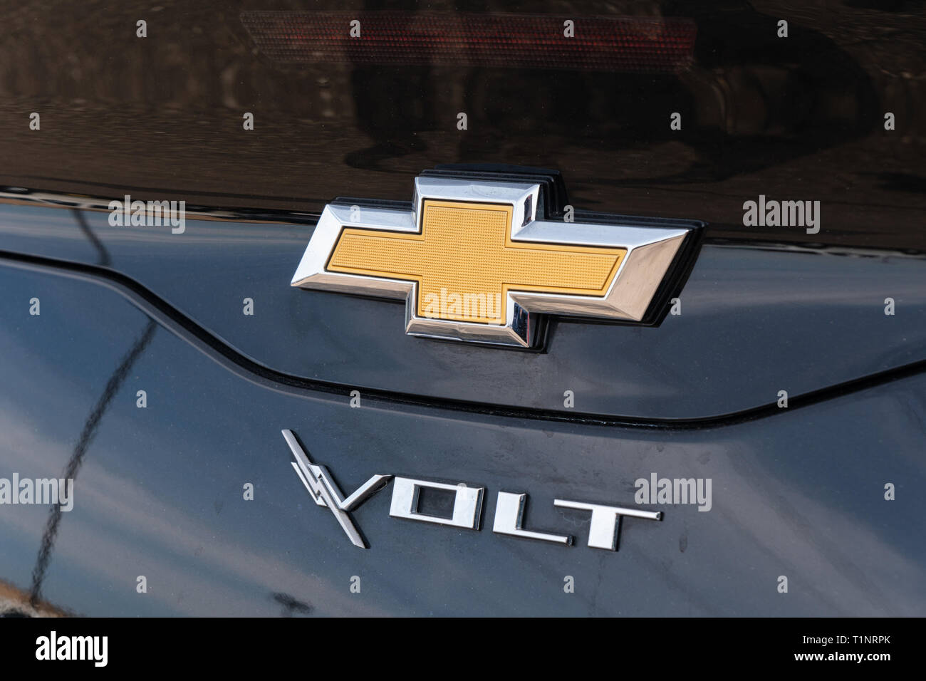 STILLWATER, MN/USA - ARCH 24, 2019: Chevrolet Volt emblem and trademark ...