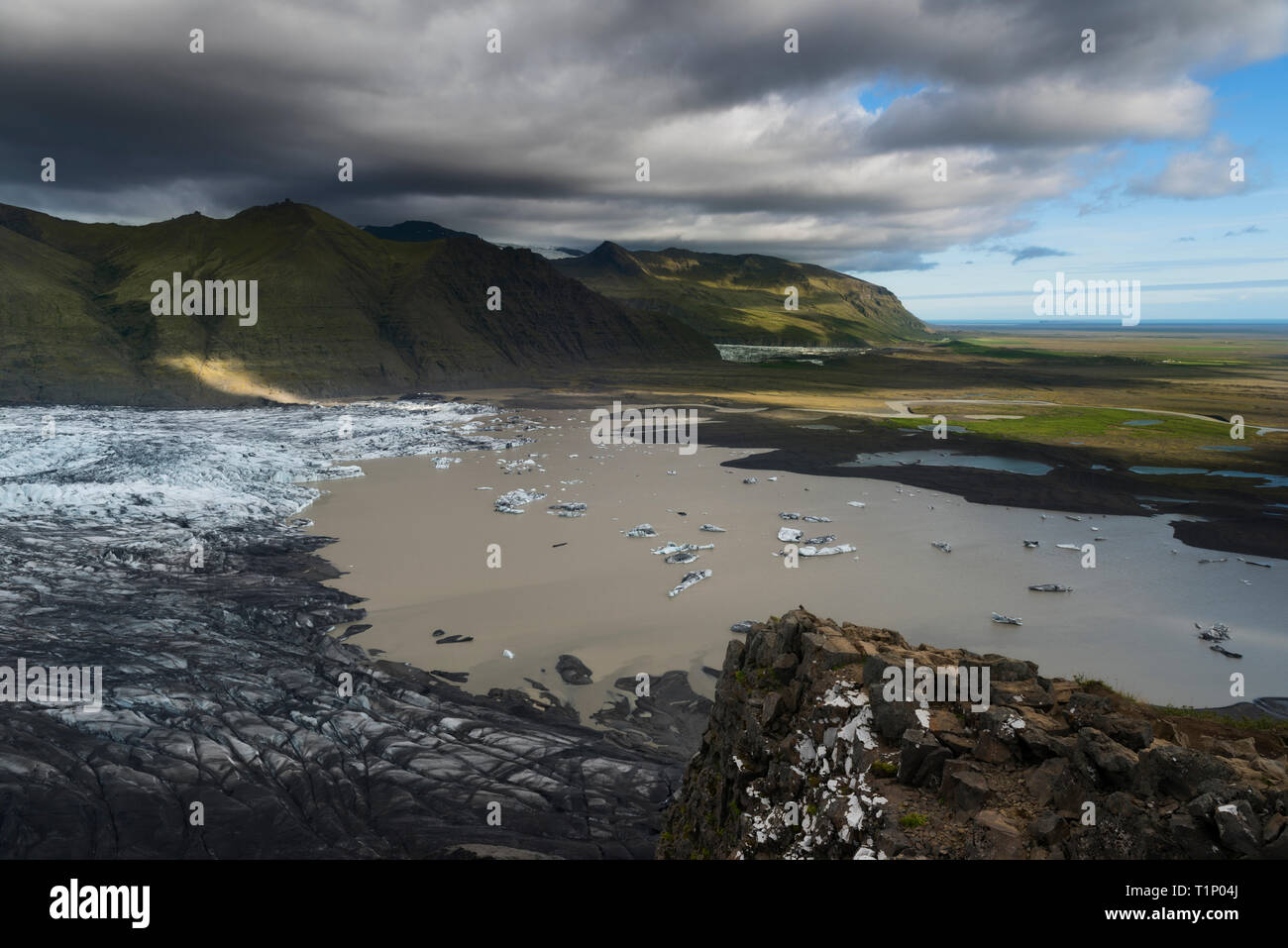 Iceland, glacier lagoon, Beautiful cold landscape picture of icelandic ...