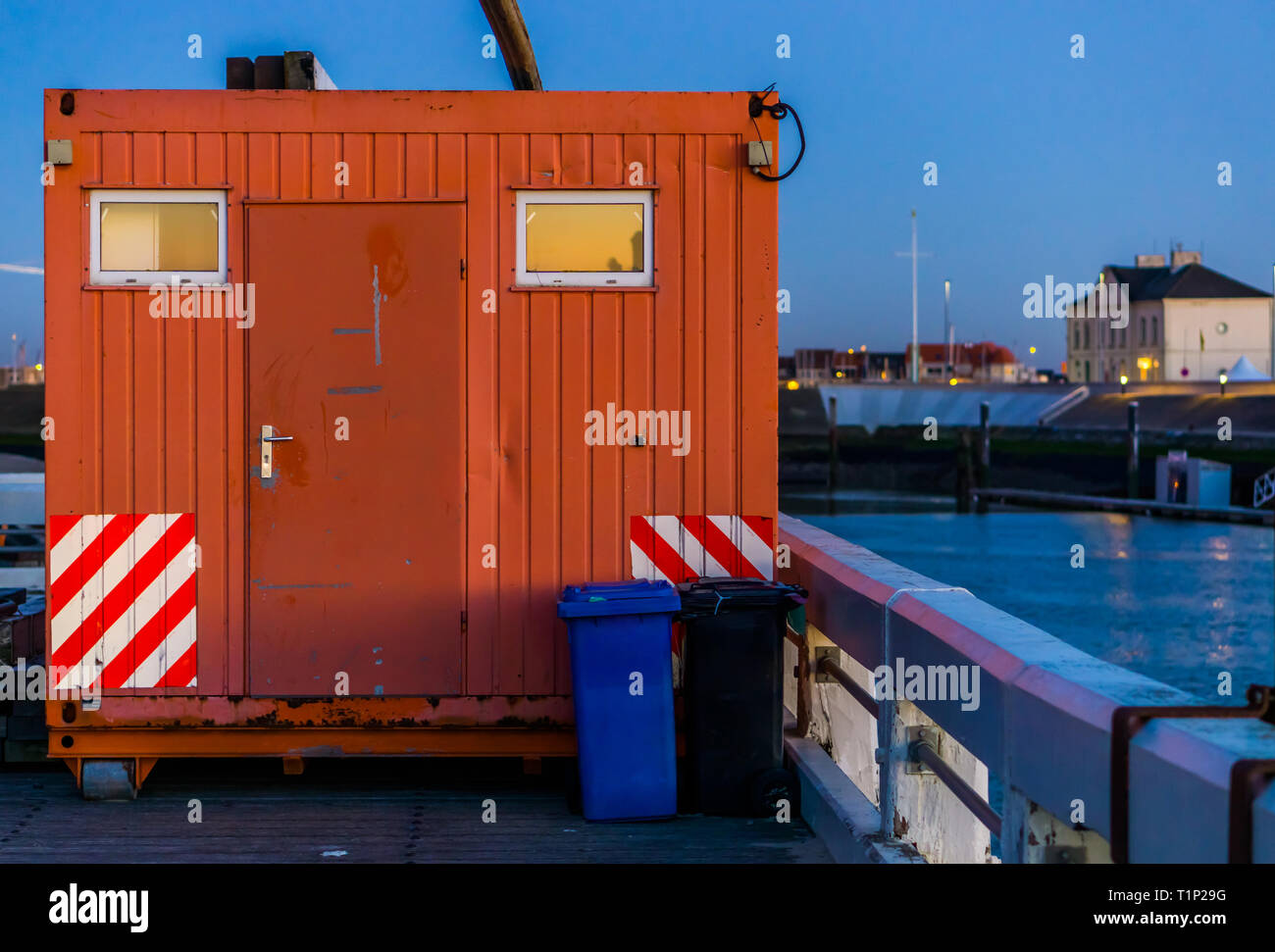 Shipping container shelter hi-res stock photography and images - Alamy