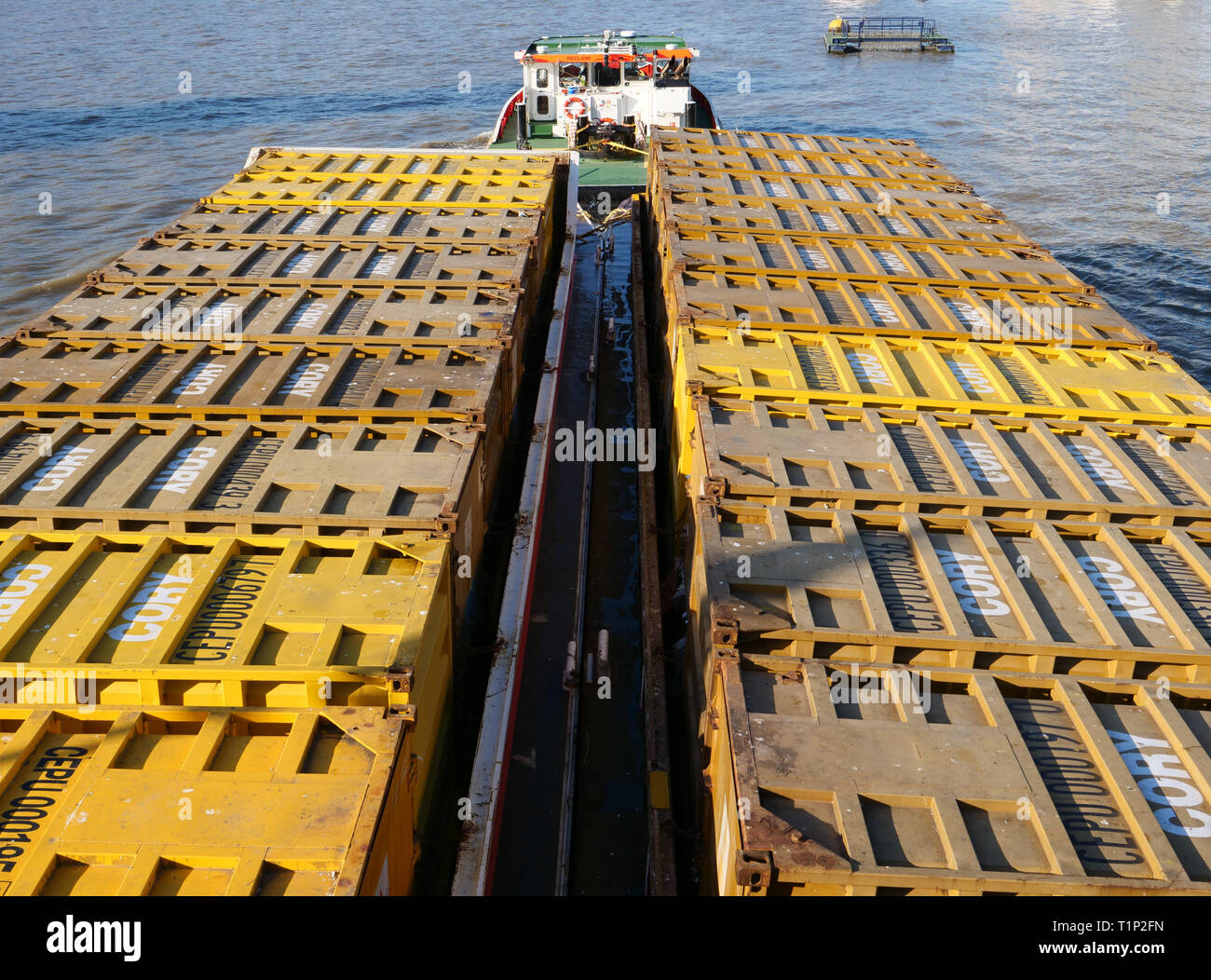 Yellow ships containers hi-res stock photography and images - Alamy