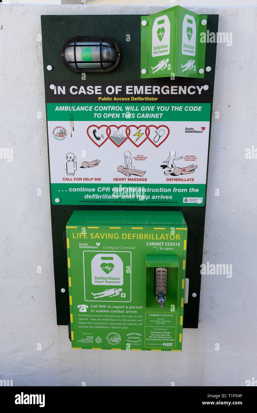 Public defibrillator station hi-res stock photography and images - Alamy