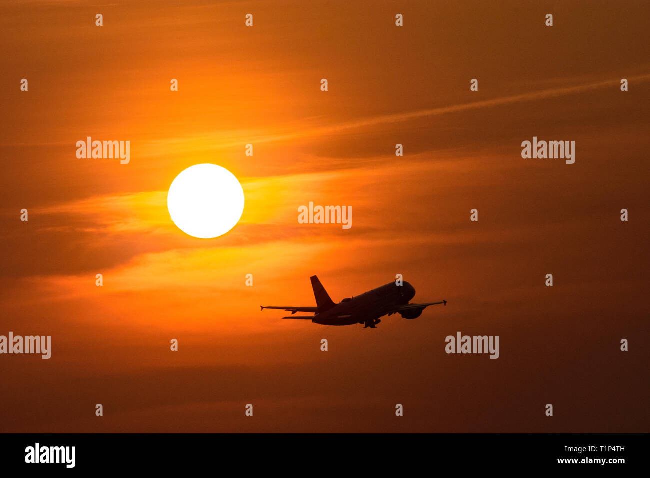 Aircraft sun hi-res stock photography and images - Alamy
