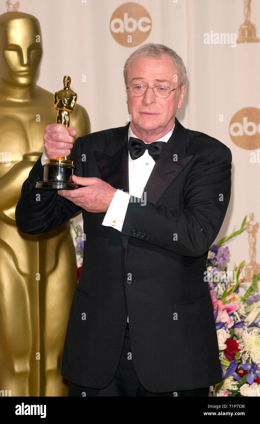 LOS ANGELES, CA. March 26, 2000: Best Supporting Actor Michael Caine at ...