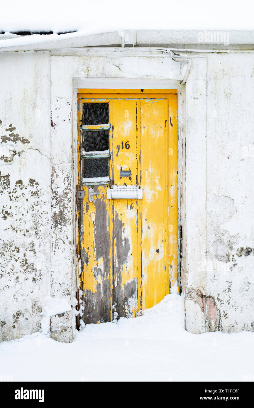 Wooden Cottage Door Stock Photos & Wooden Cottage Door Stock Images - Alamy