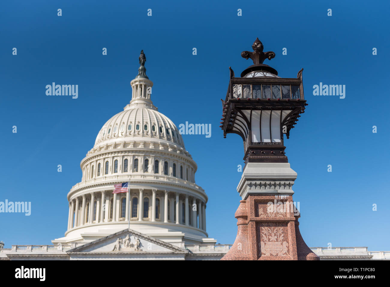 Bronze building hi-res stock photography and images - Alamy