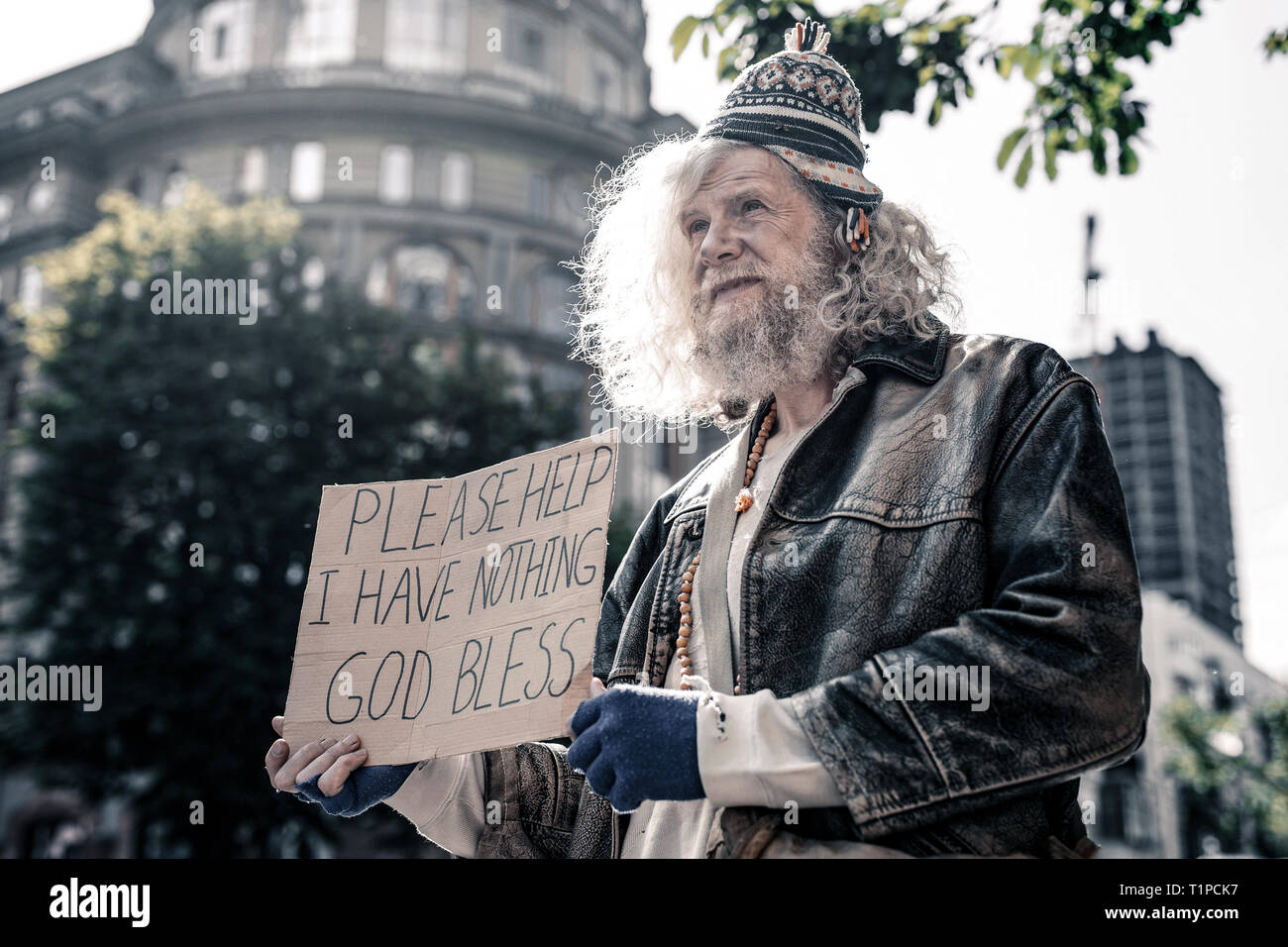 Poor distressed old man having nothing and living on the street Stock ...