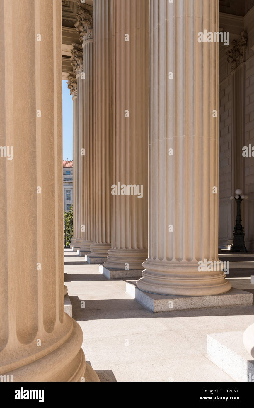 Exterior column hi-res stock photography and images - Alamy