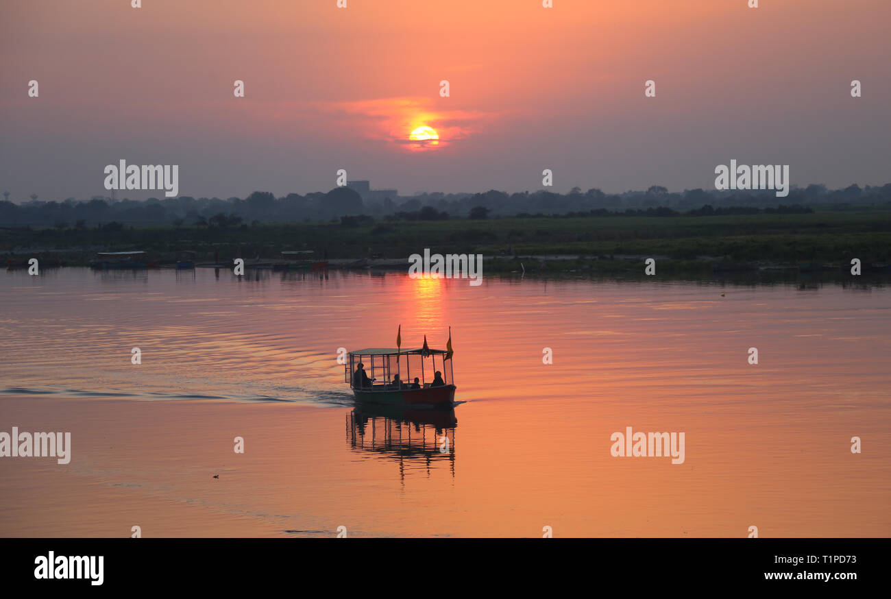 Indian river sunset hi-res stock photography and images - Alamy